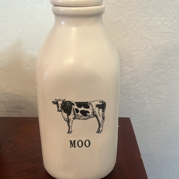 Rae Dunn | Dining | Nwt Rae Dunn Farm Collection Moo Cow Milk With Lid ...
